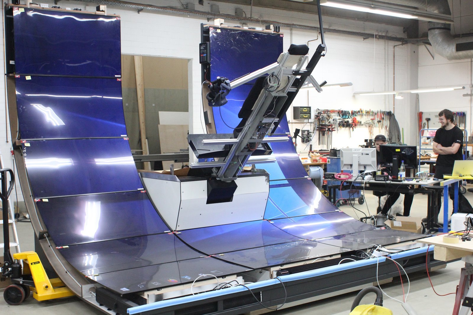 MESO – BMW: Kinetic 4D simulator for electric drive demonstration