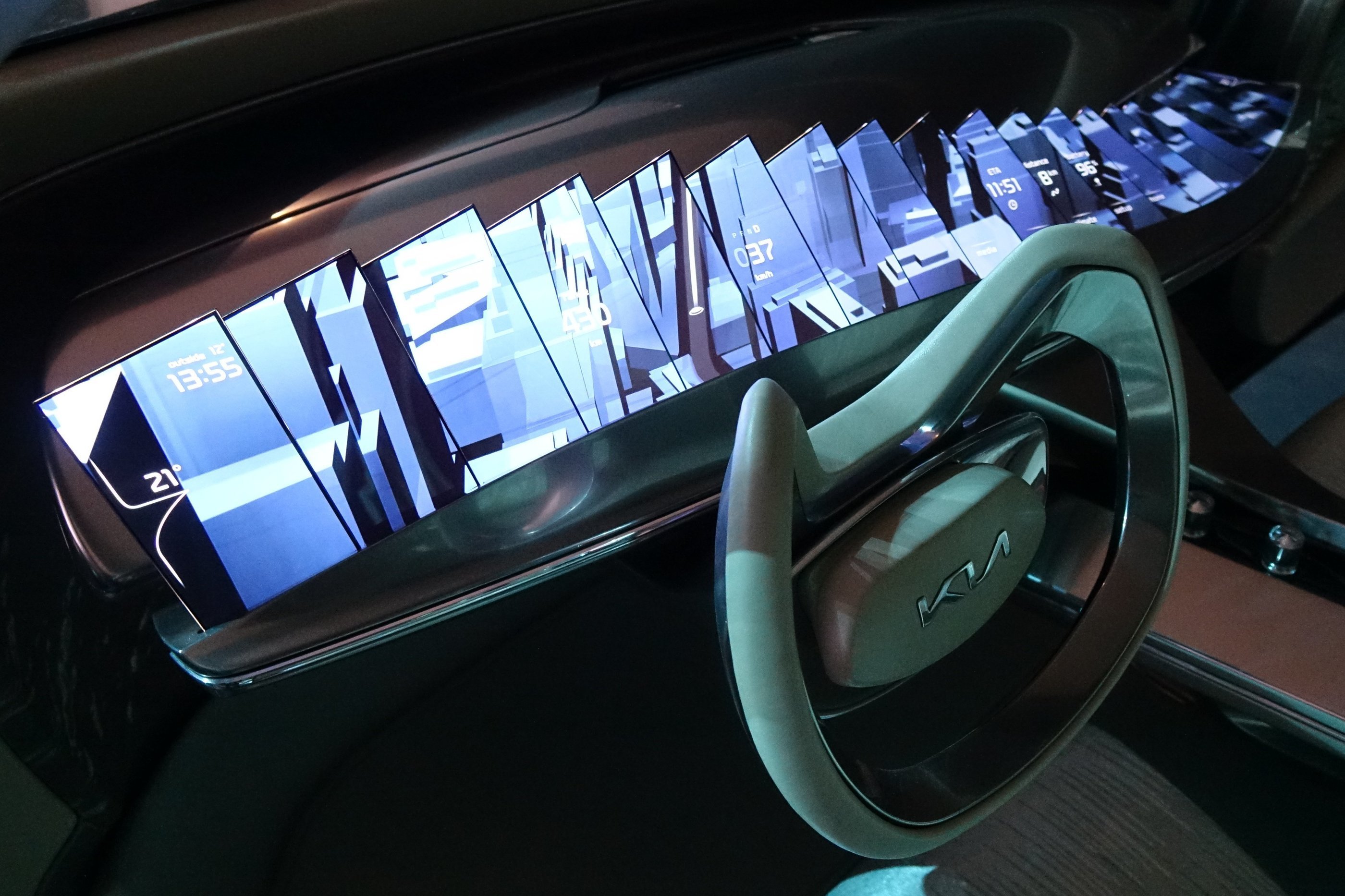 MESO – Kia Motors: Staggered Display Dashboard for Electric Concept Car
