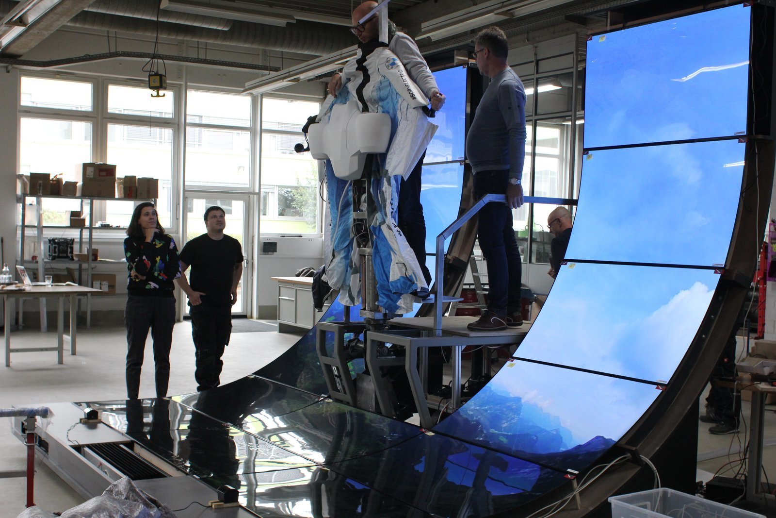 MESO – BMW: Kinetic 4D simulator for electric drive demonstration