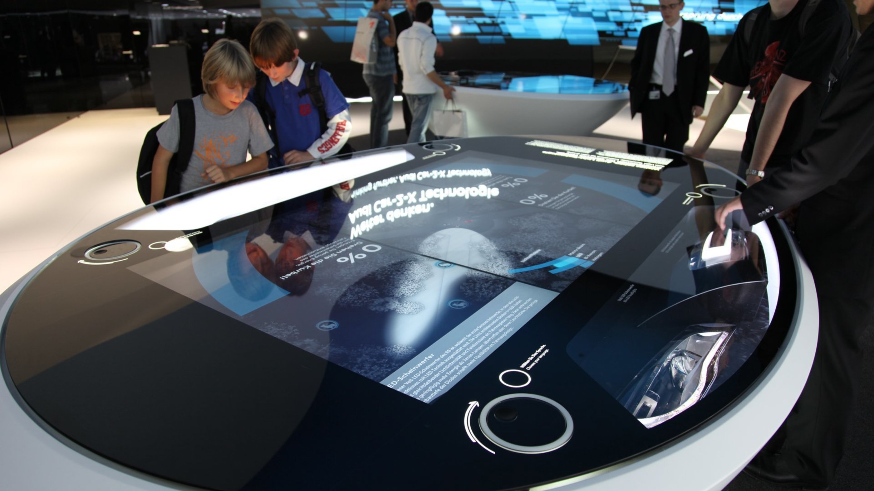 MESO – Audi: Interactive exhibit table for international automotive A-fair