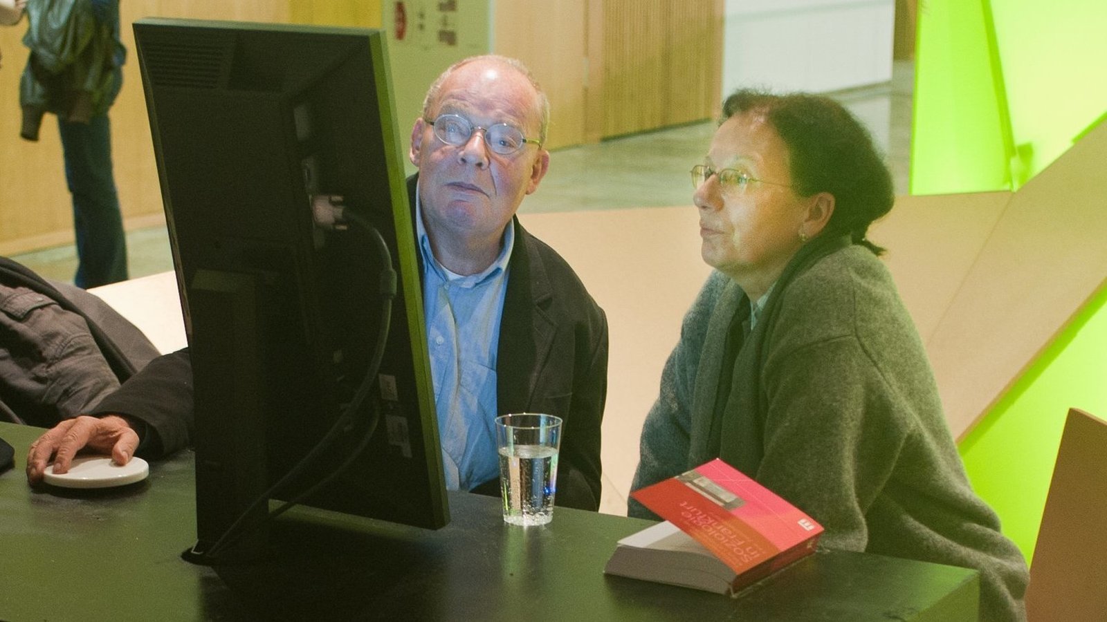 MESO – Johann Wolfgang von Goethe Universität, Frankfurt: Content-driven reading exhibit for ...