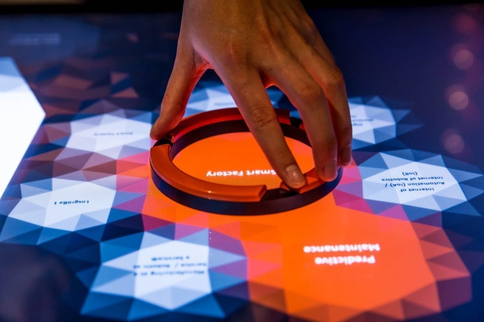 MESO – KUKA: Robotic showroom for industry brand experience