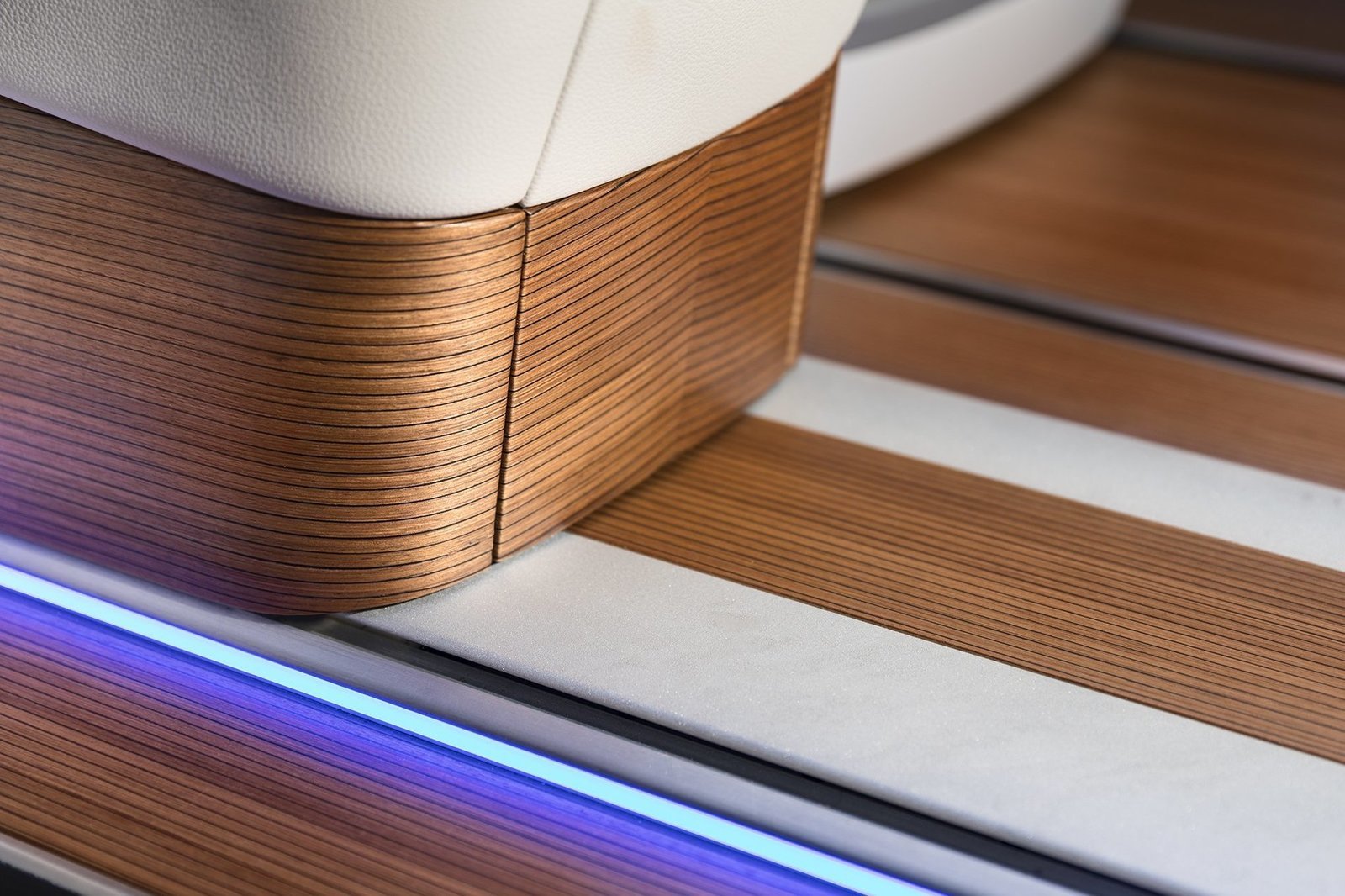 MESO – Yanfeng: Kinetic seat and media elements for autonomous car concept